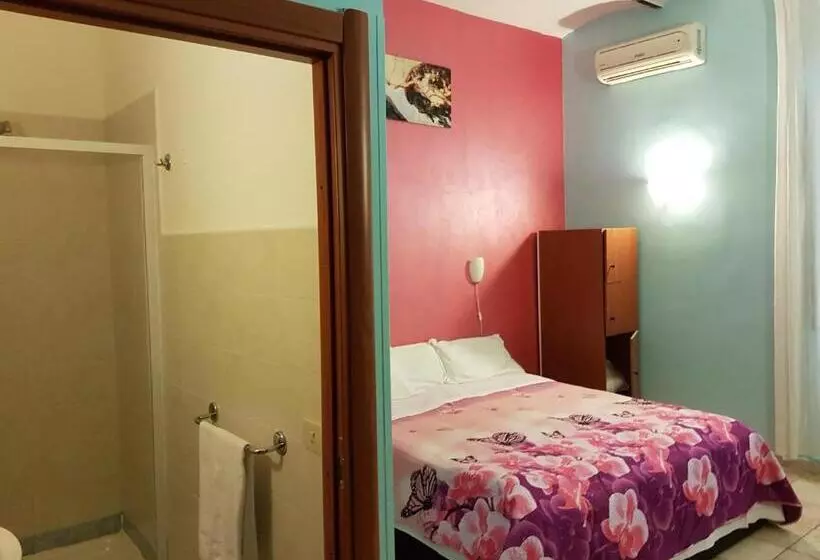 Român Holidays Hostel - Roma