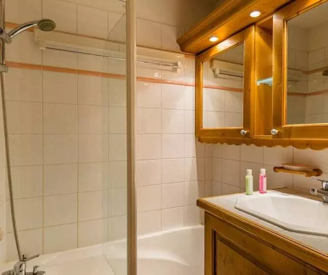 Hotel Lagrange Vacances Le Village Des Lapons - Hauteluce