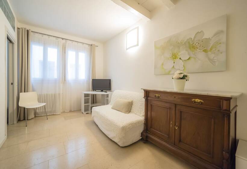 Pension (Hôtel Basse Catégorie) Academia Residence - Бергамо