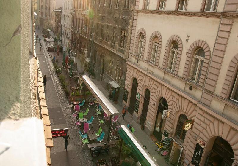 Theaterland Classic Apartments - Budapest