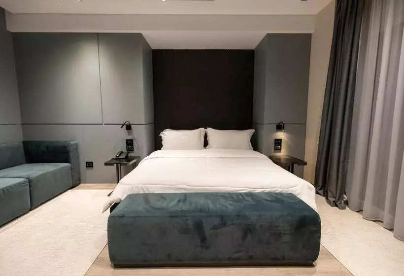 Hôtel Demi - サランダ
